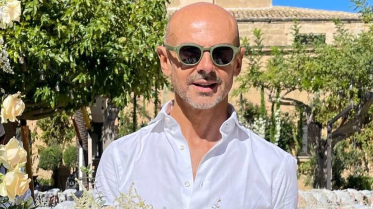 Enzo Miccio, che fisico: la foto in palestra mostra addominali e ...