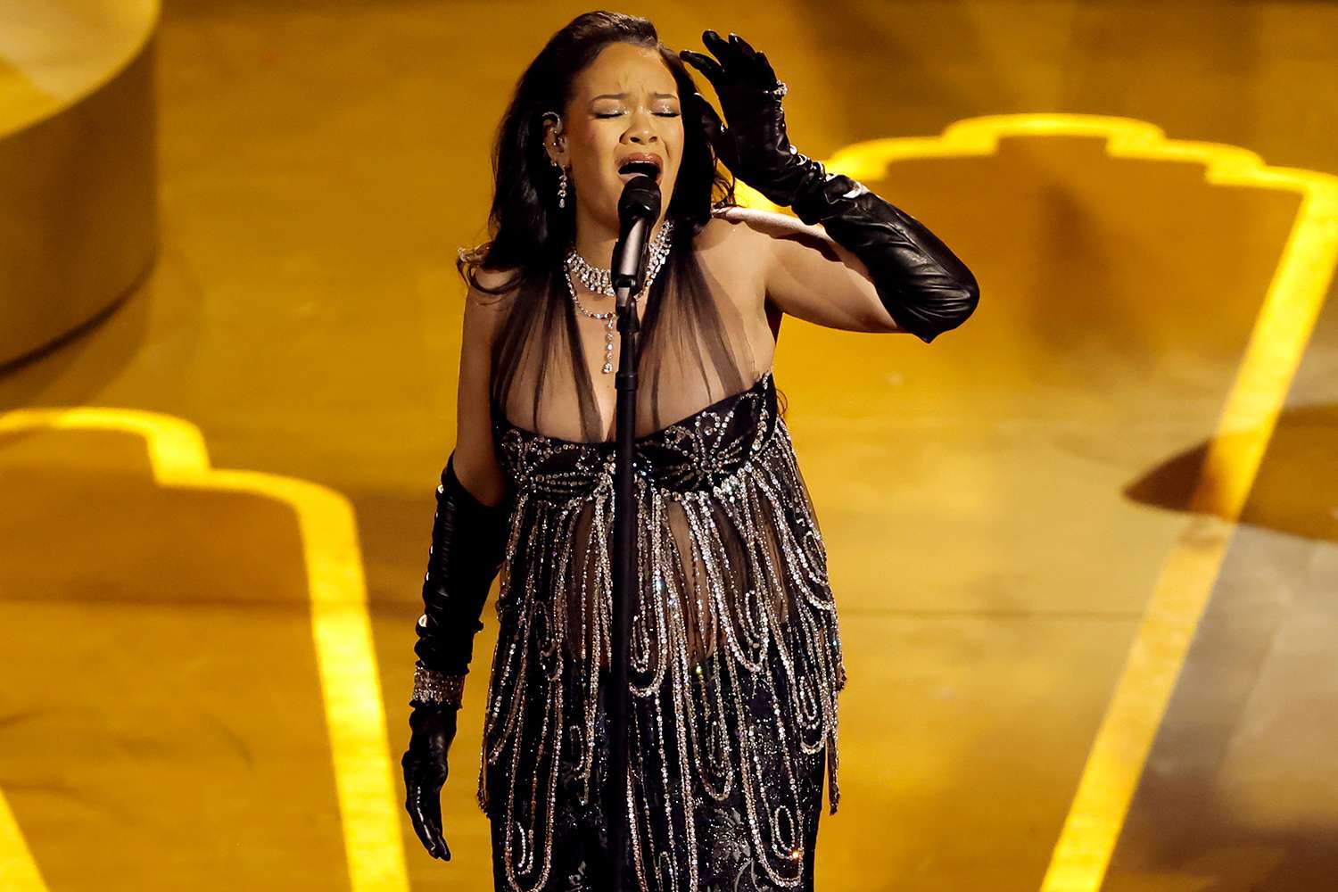 Oscar 2023 Rihanna Incinta Canta Lift Me Up VIDEO CinemaSerieTV it Oscar 2023 Rihanna Incinta Canta Lift Me Up VIDEO CinemaSerieTV it
