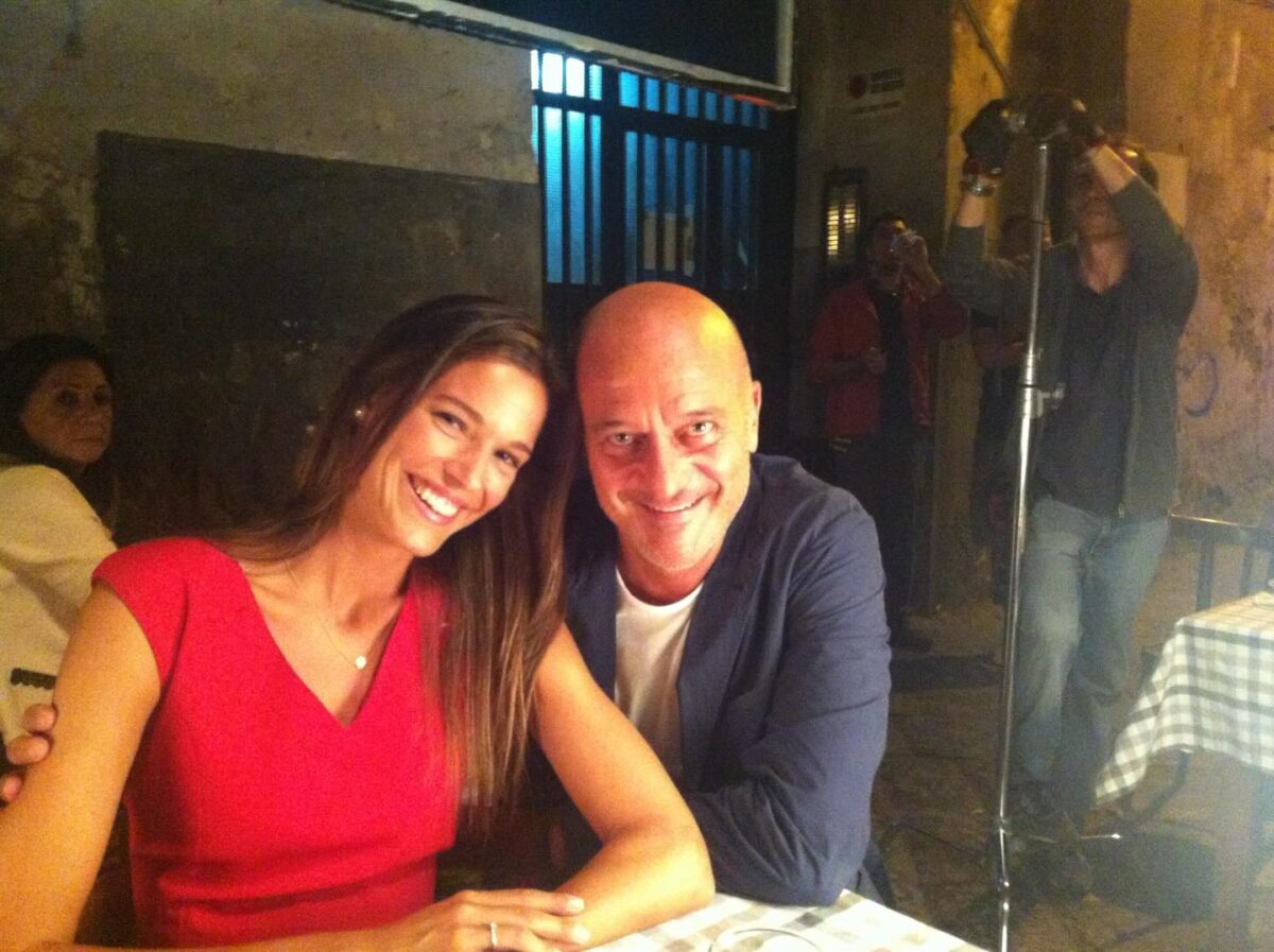 Il post di Claudio Bisio su Chiara Baschetti e il caso Epstein accende ...