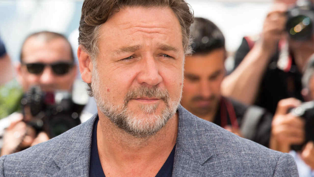 Russell Crowe risponde alle accuse dopo il video con i fan a Parigi ...